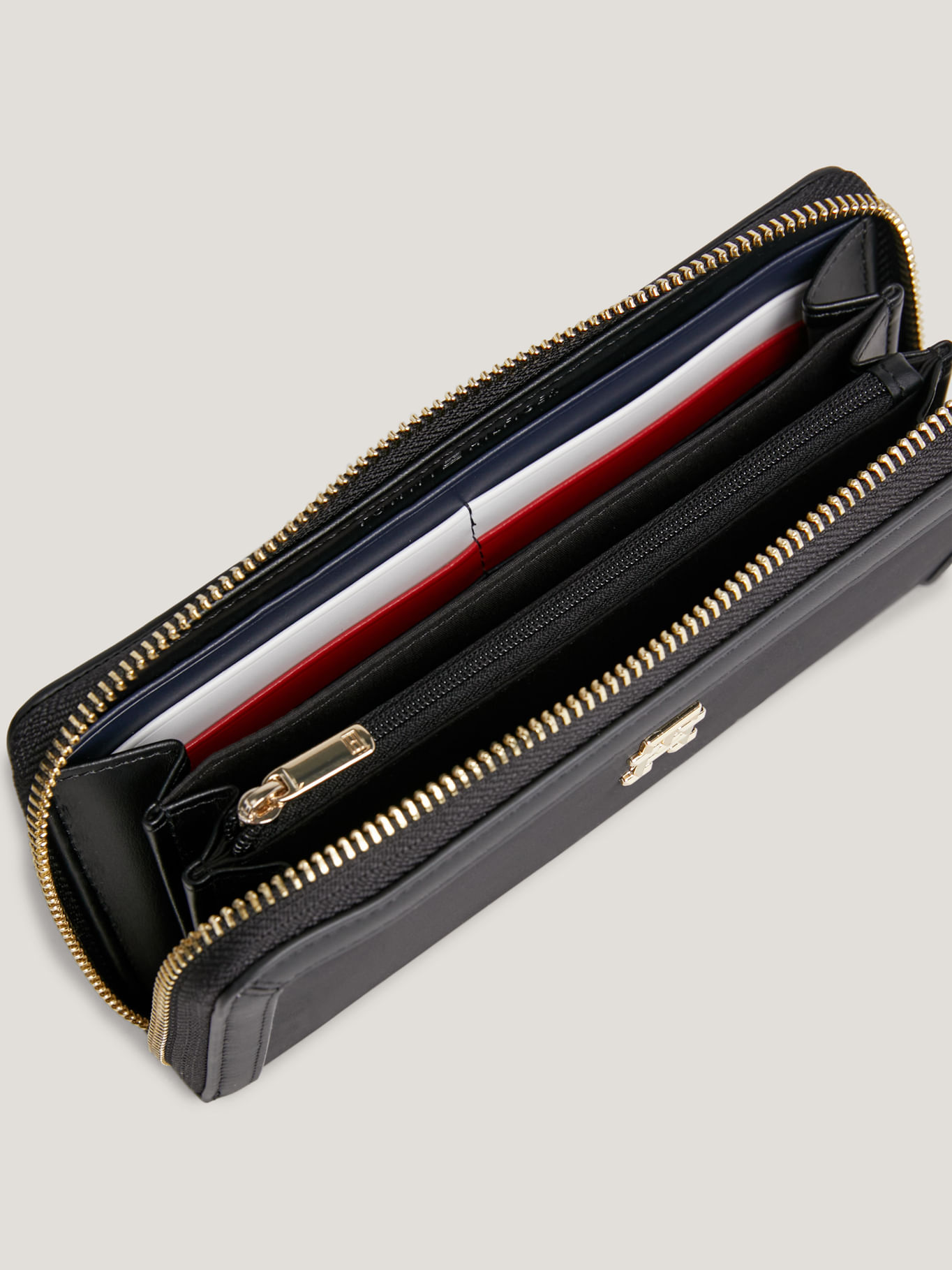 CARTERA ESSENTIAL GRANDE CON CIERRE