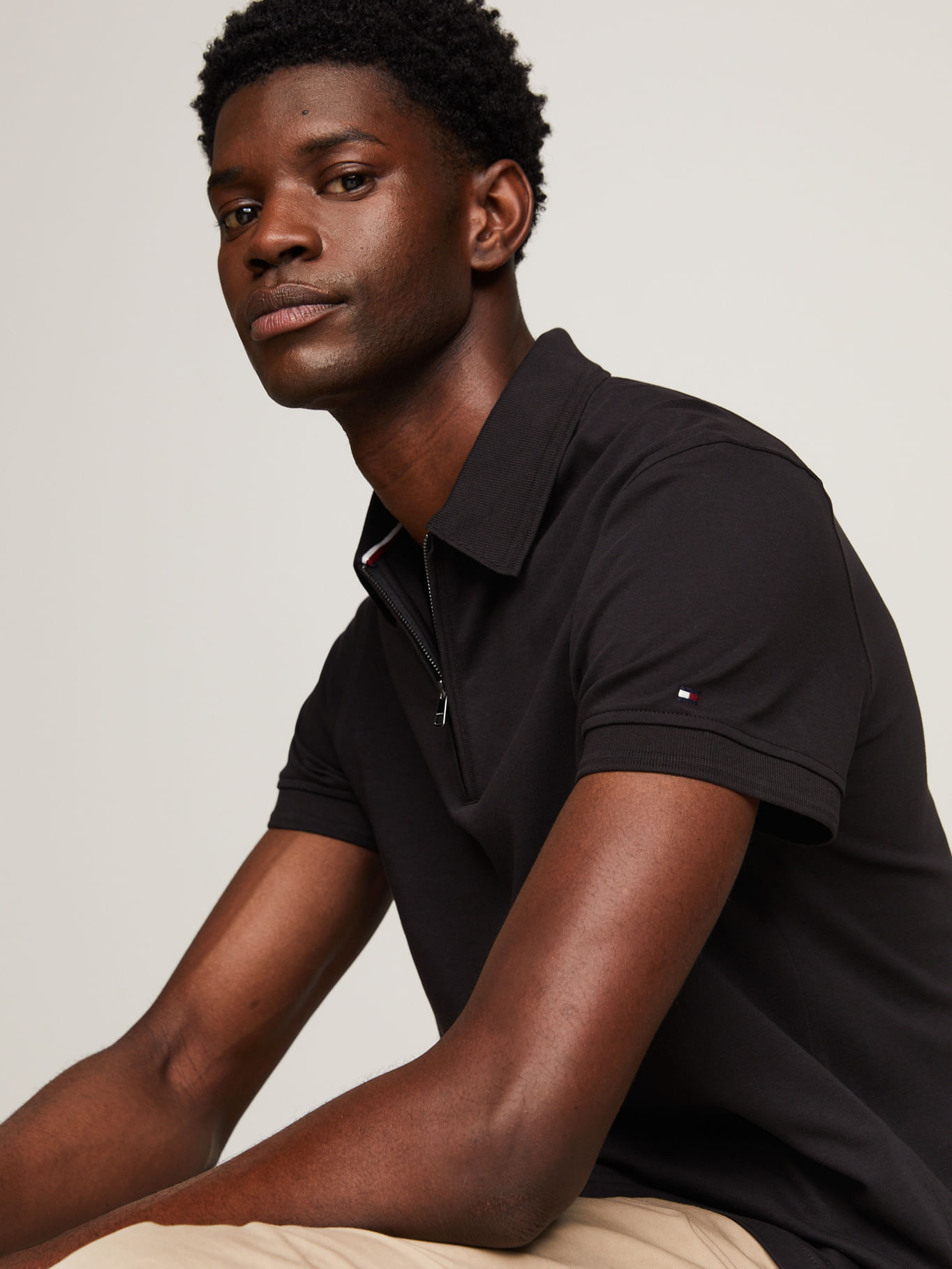POLO CON TAPETA DE CIERRE Y CORTE SLIM