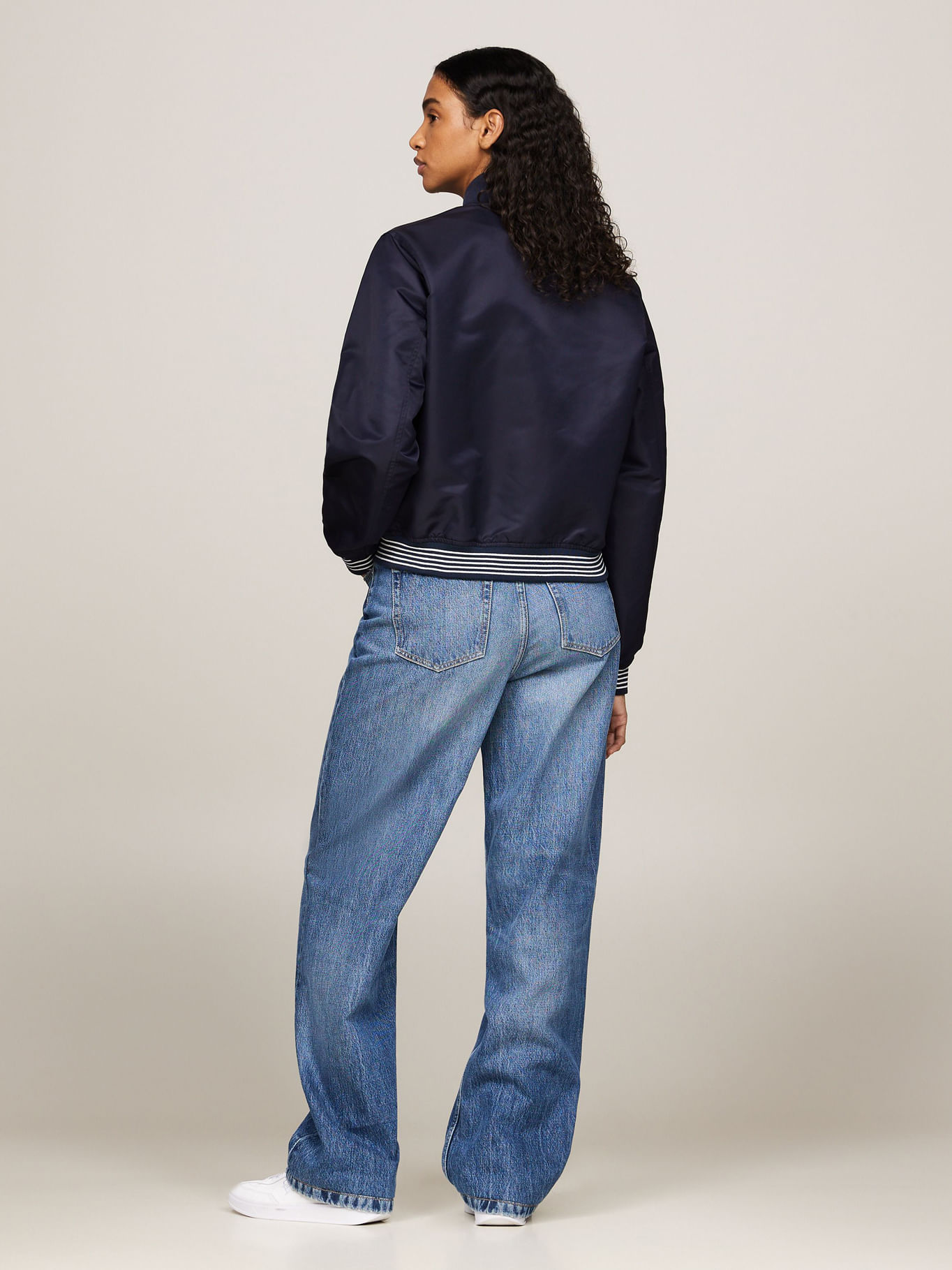 CHOMPA BOMBER DE ESTILO UNIVERSITARIO